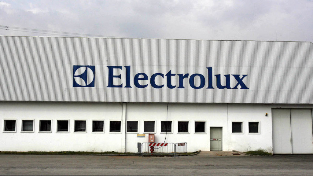 Electrolux opens in Midea amidst financial losses, US crisis, and 3 ...